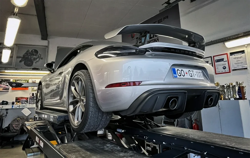 Changing the wheel alignment on your Porsche